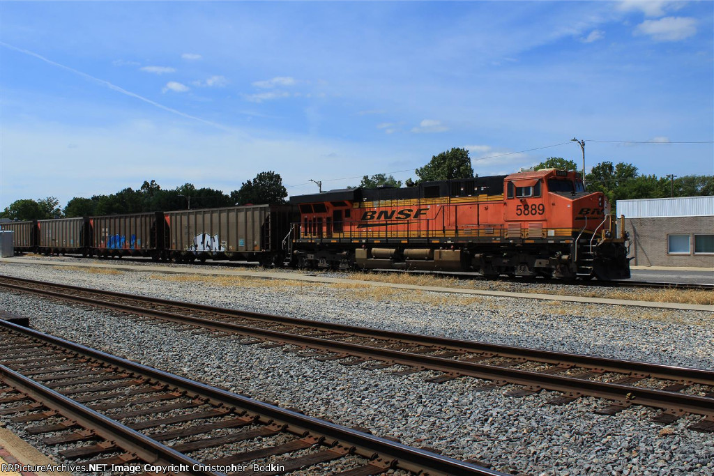 BNSF 5889